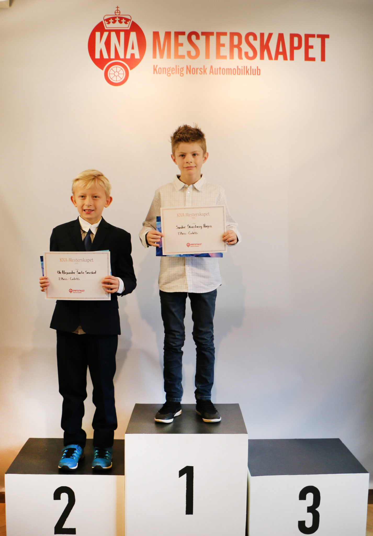 Fullt hus og stormende jubel for KNA-førerne - KNA