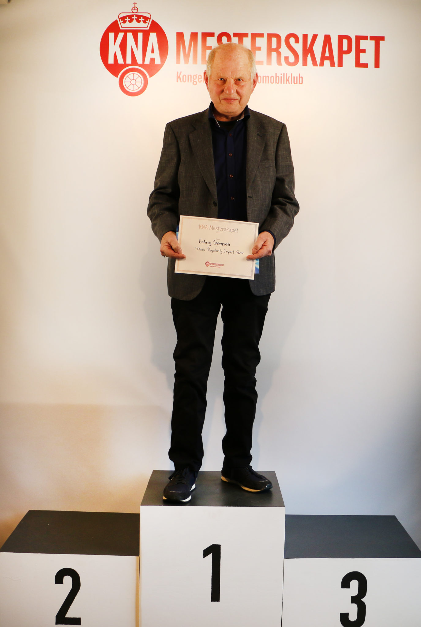 Fullt hus og stormende jubel for KNA-førerne - KNA